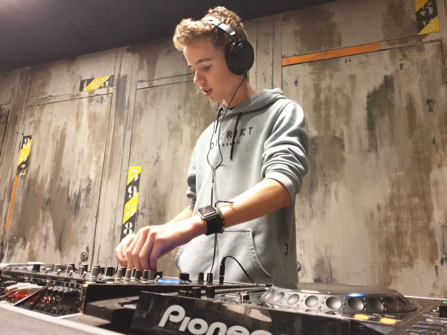 Interview : DJ Outsider Xander van de Waardt (14) - Tavenu